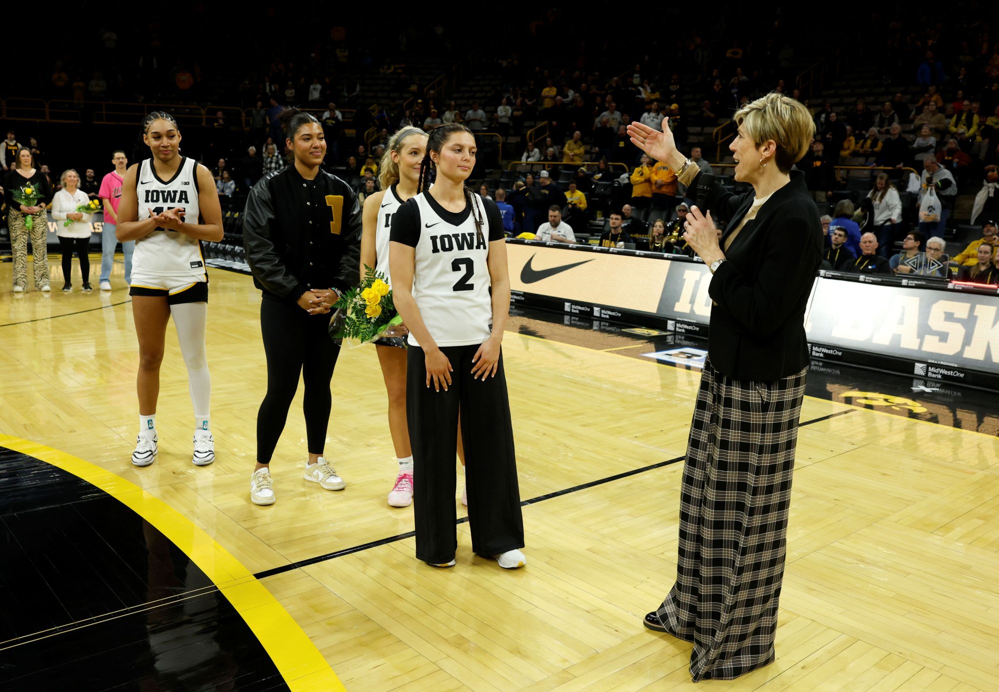 Iowa seniors set their own path | The IX Basketball